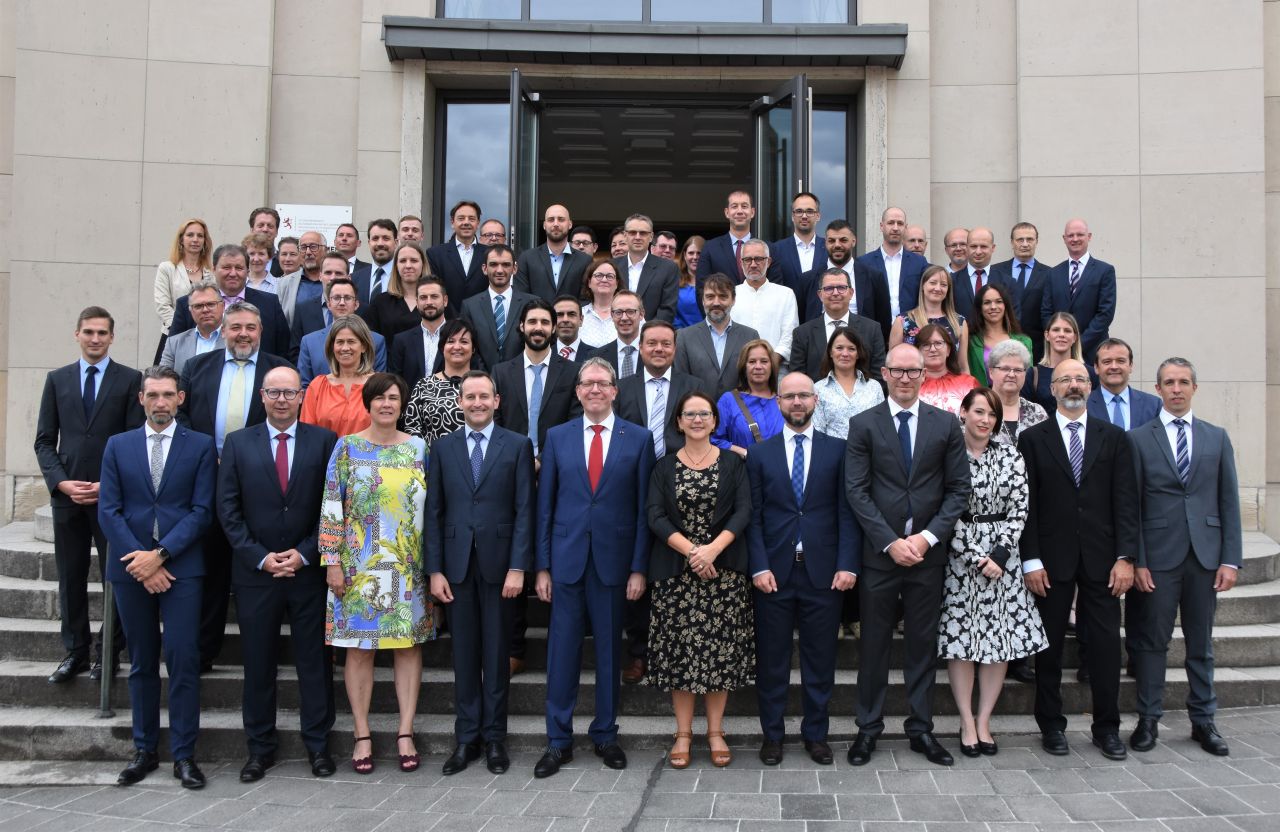 Yuriko Backes en visite à l'Administration de l'enregistrement, des ...