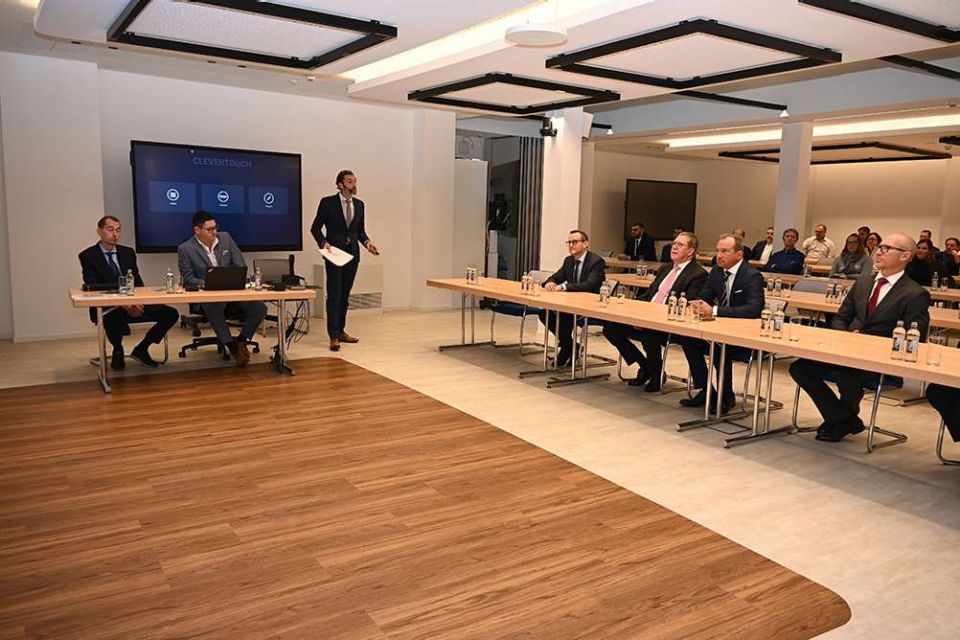 Le ministre des Finances, Gilles Roth, a visité l’administration de l ...